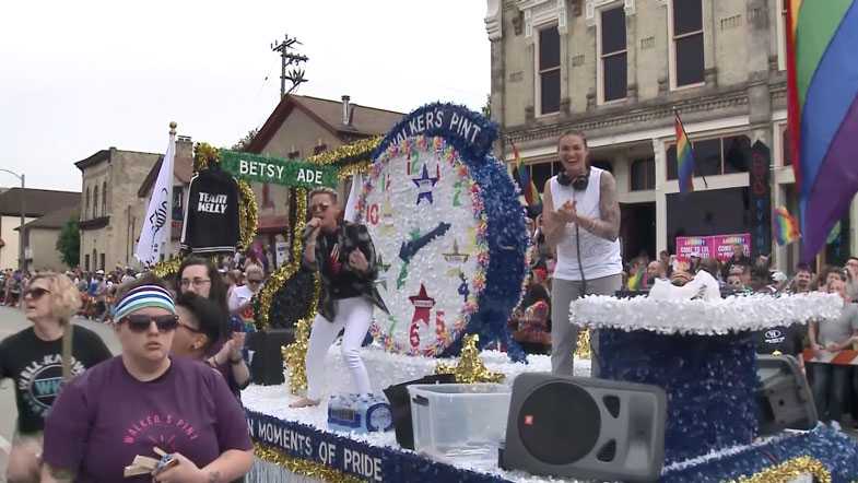 Big crowd gathers for Milwaukee's 15th annual Pride Parade