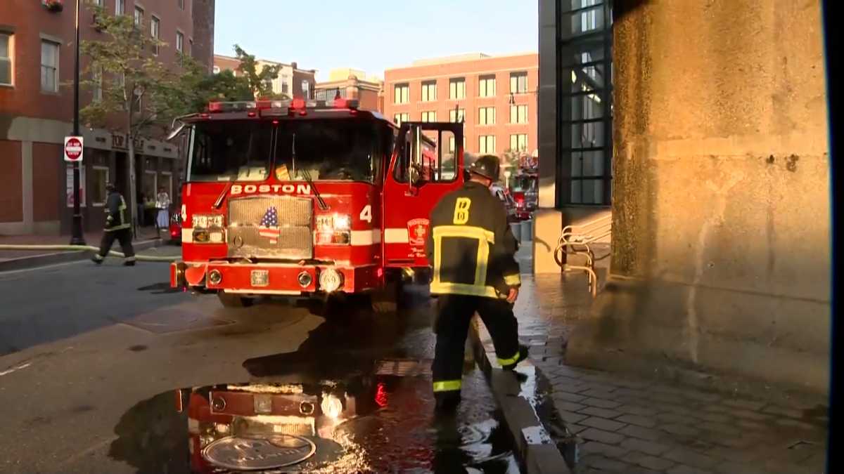 Fire on Red Line tracks forces riders to buses during rush hour