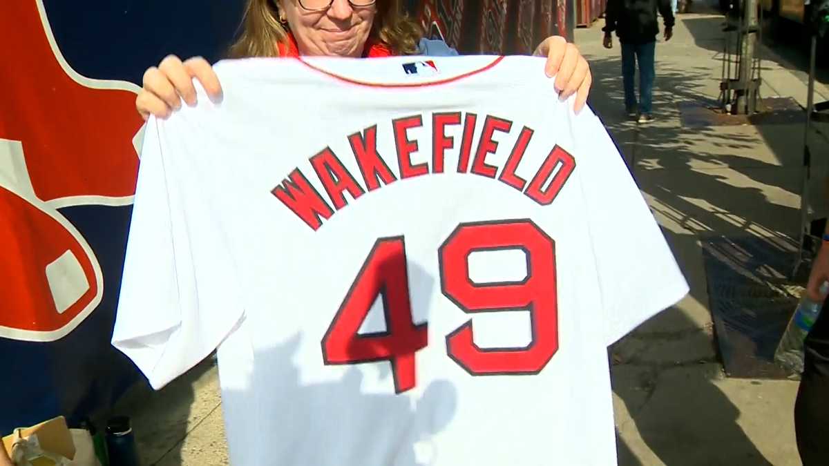 Red Sox fans react to death of knuckleballer Tim Wakefield