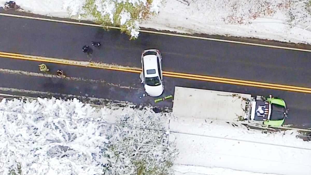 Driver flees scene of Rochester pedestrian crash, police say