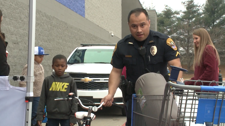 Rogers police take kids Christmas shopping