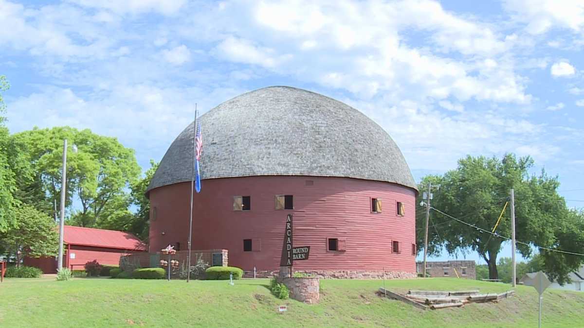 Oklahoma Fantastic Finds: Arcadia Round Barn summer concerts