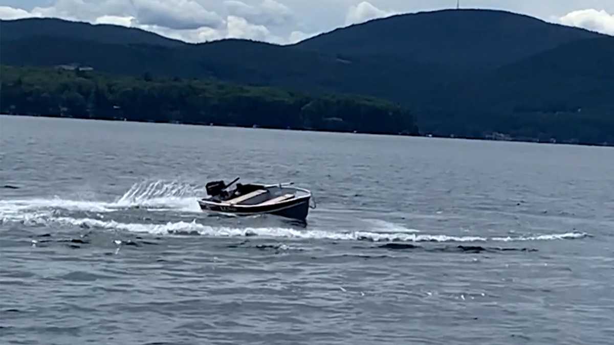 Video: Runaway boat in circles after operator gets thrown into Lake ...