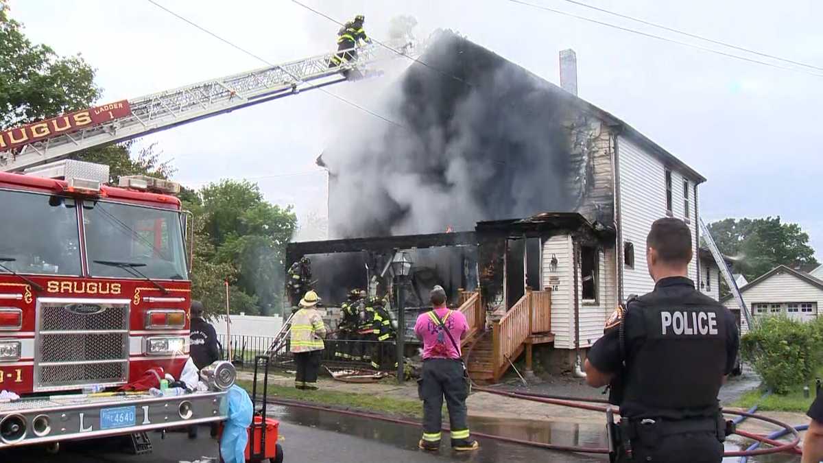 Elderly siblings killed in Saugus house fire, officials say