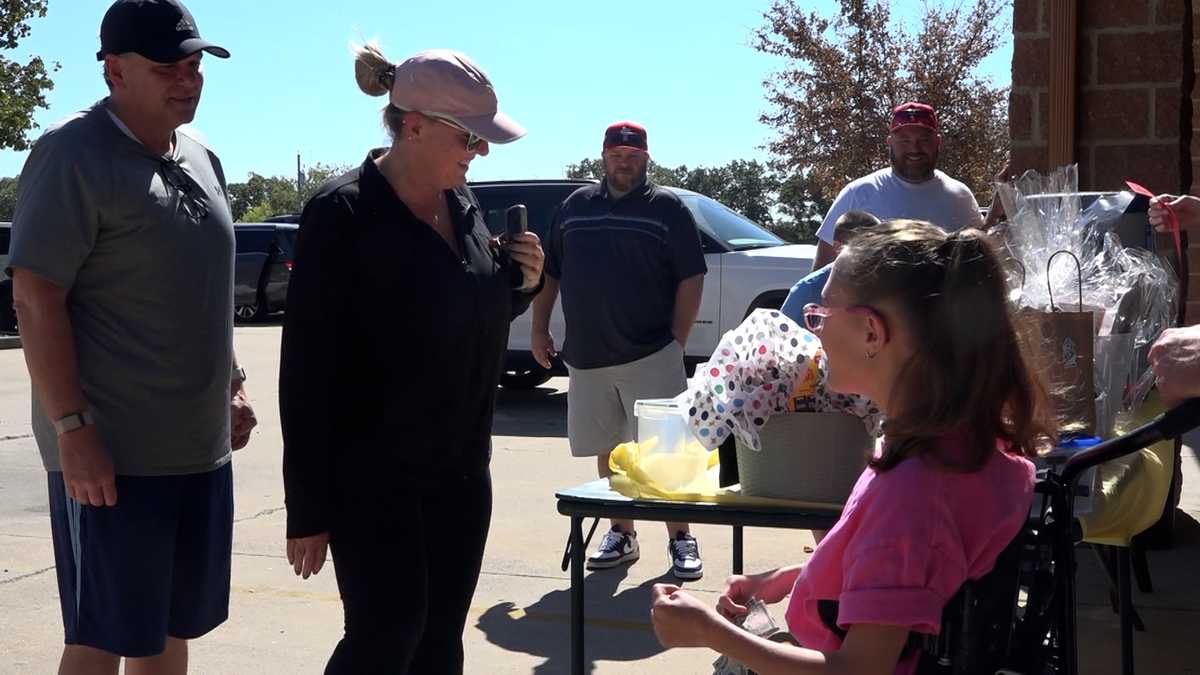 VIDEO: 12-year-old girl sells lemonade to raise money for stem cell ...