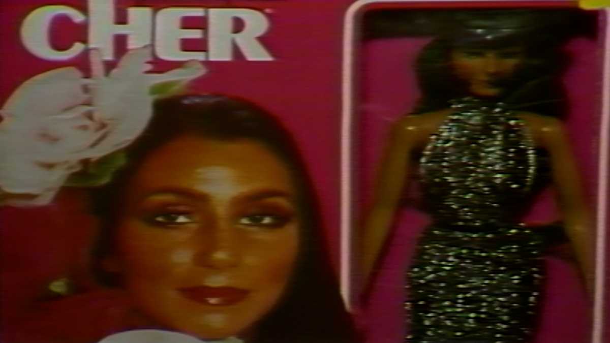 Reporter on the search for tacky Christmas gifts in 1977