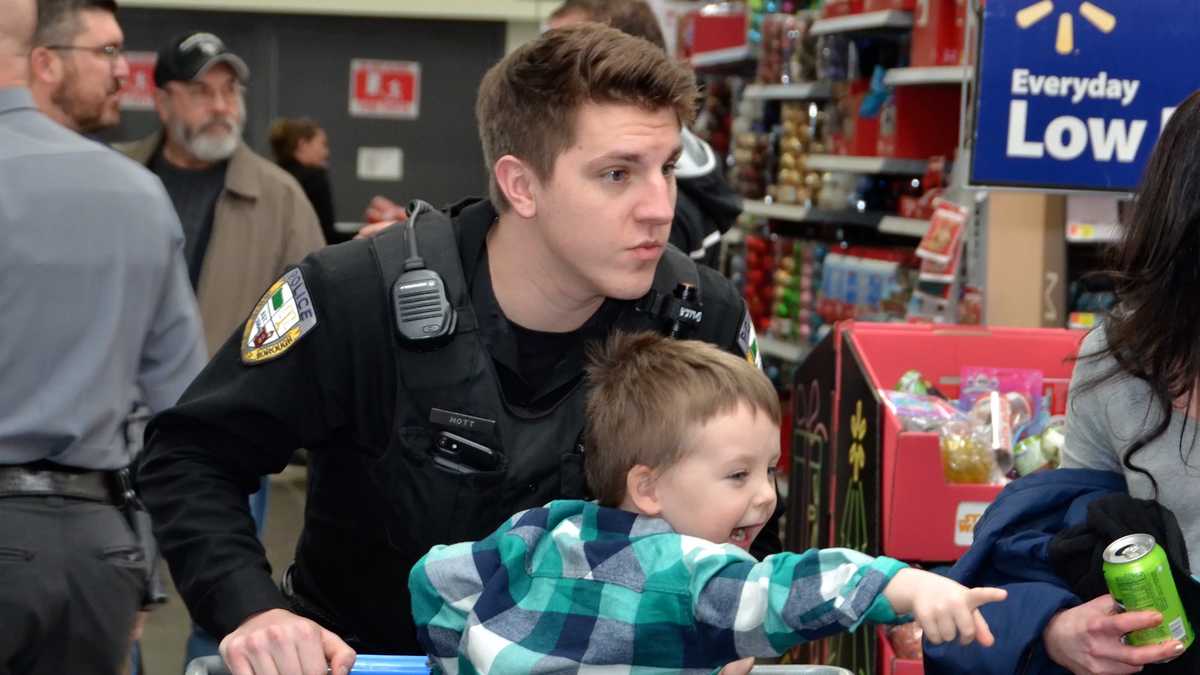 Shop with a Cop partners with Kenny Ross Auto.