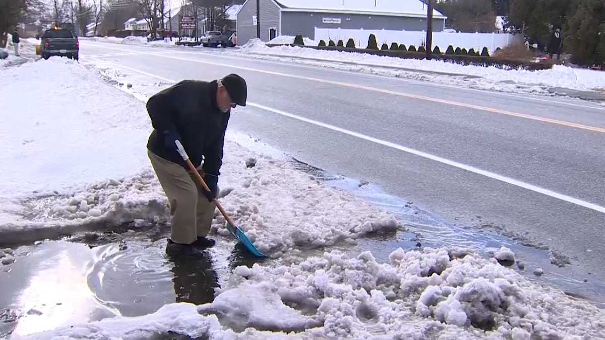 Doctor offers safety tips for Mass. residents shoveling wet snow