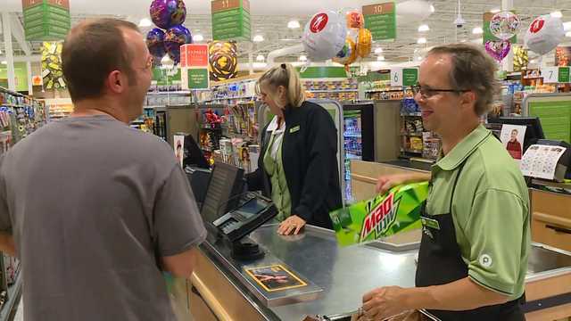 A beloved grocery bagger who serves up smiles among stories that ...