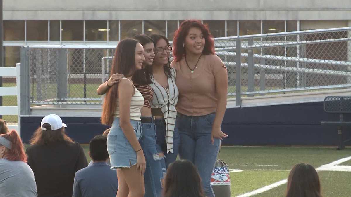 Har-Ber seniors mark last first day of school