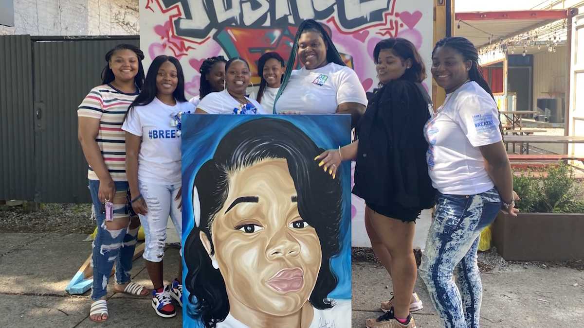Artist paints portrait, mural in honor of Breonna Taylor