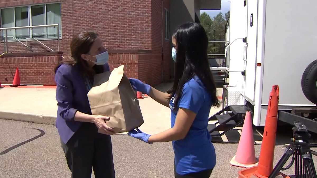 Teenager donates, delivers free meals to health care workers in COVID ...