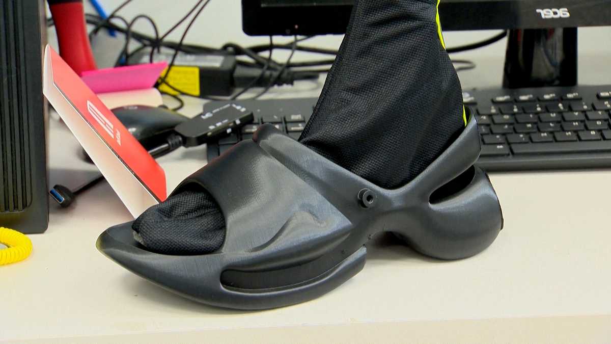 Art teacher creates all-in-one shoe for homeless community, health care ...