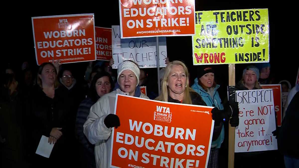 Woburn teachers' strike closes schools for second straight day