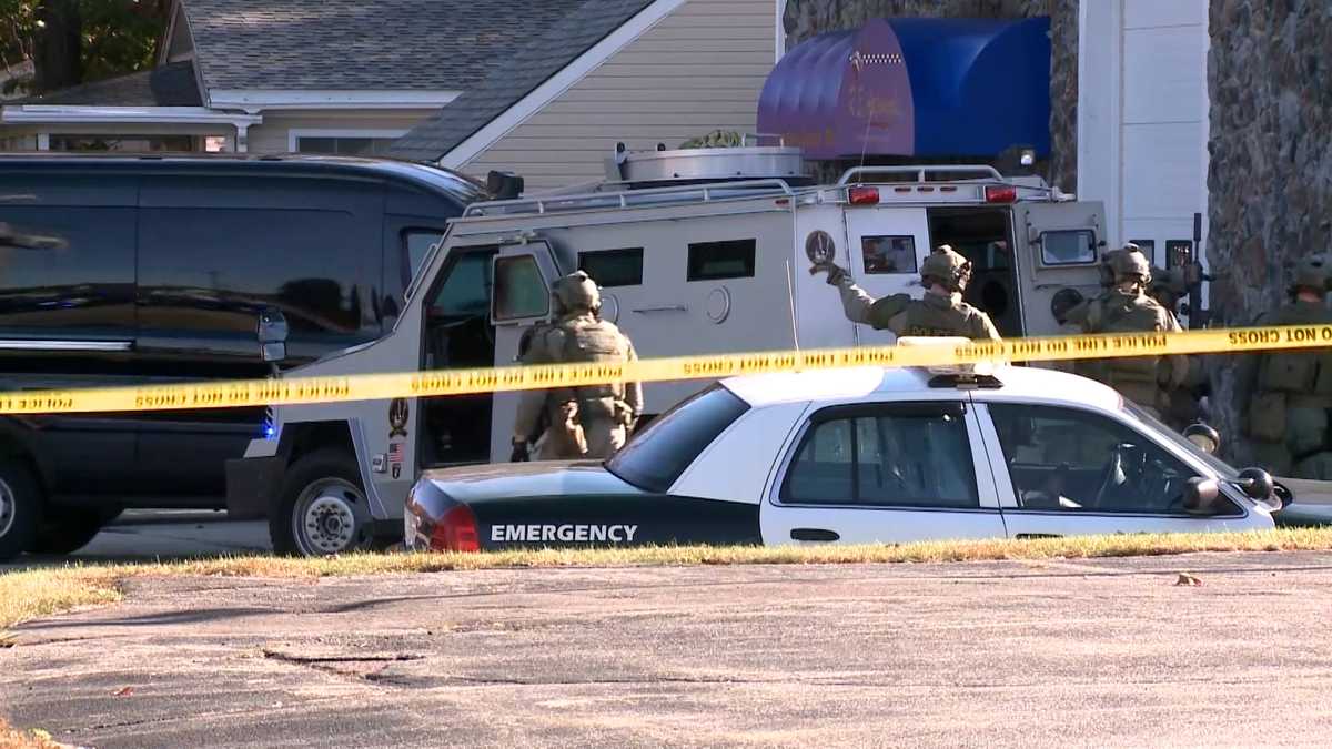Deadly shooting forces lockdown at Seabrook shopping plaza
