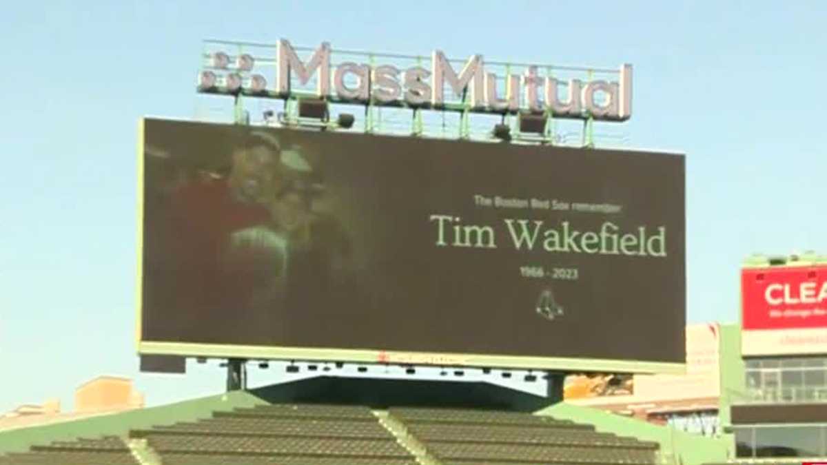 Red Sox continue to pay tribute to Tim Wakefield