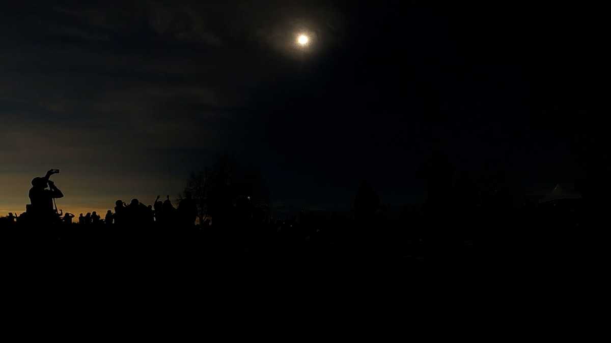 Timelapse shows Burlington go dark during total solar eclipse Timelapse shows Burlington go dark during total solar eclipse