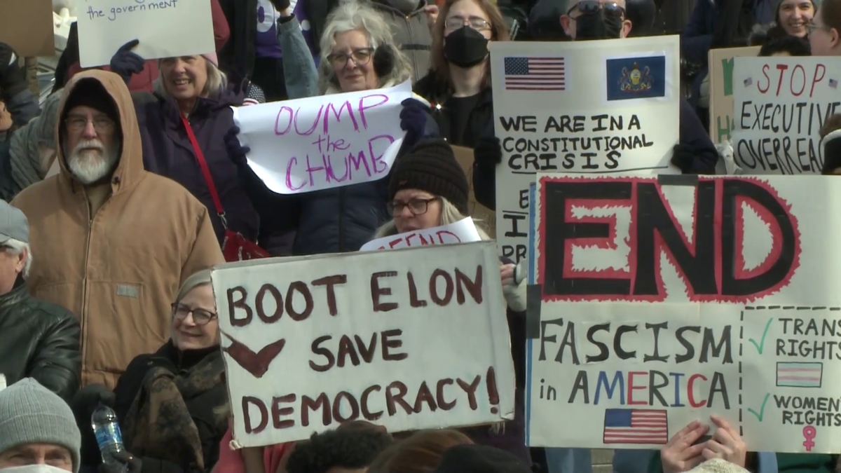 Workers, lawmakers protest Trump agency cuts, buyout deadline