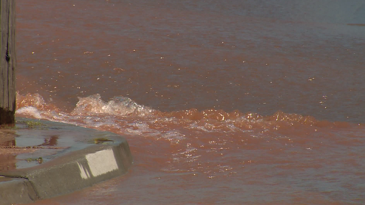 Crews work to fix water main break in northwest Oklahoma City