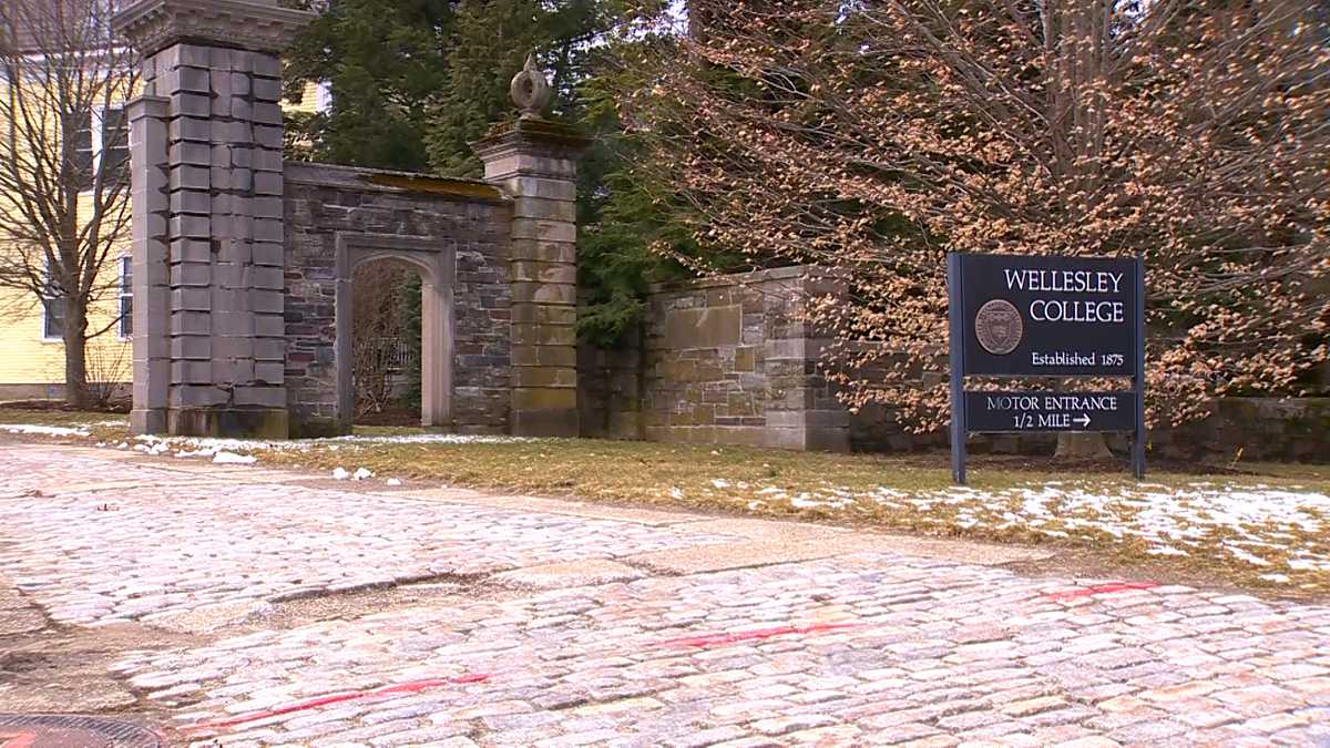 Students at all-women's Mass. college vote to allow transgender ...