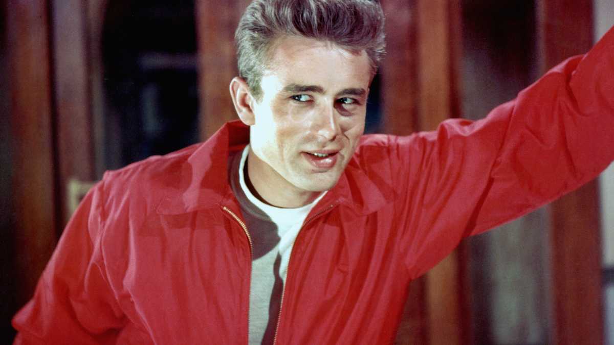 This Day in History: Actor James Dean dies in car crash