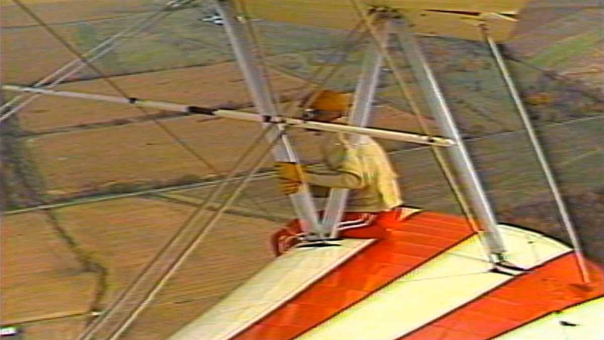 '80s wing walker amazes crowds with death-defying stunts