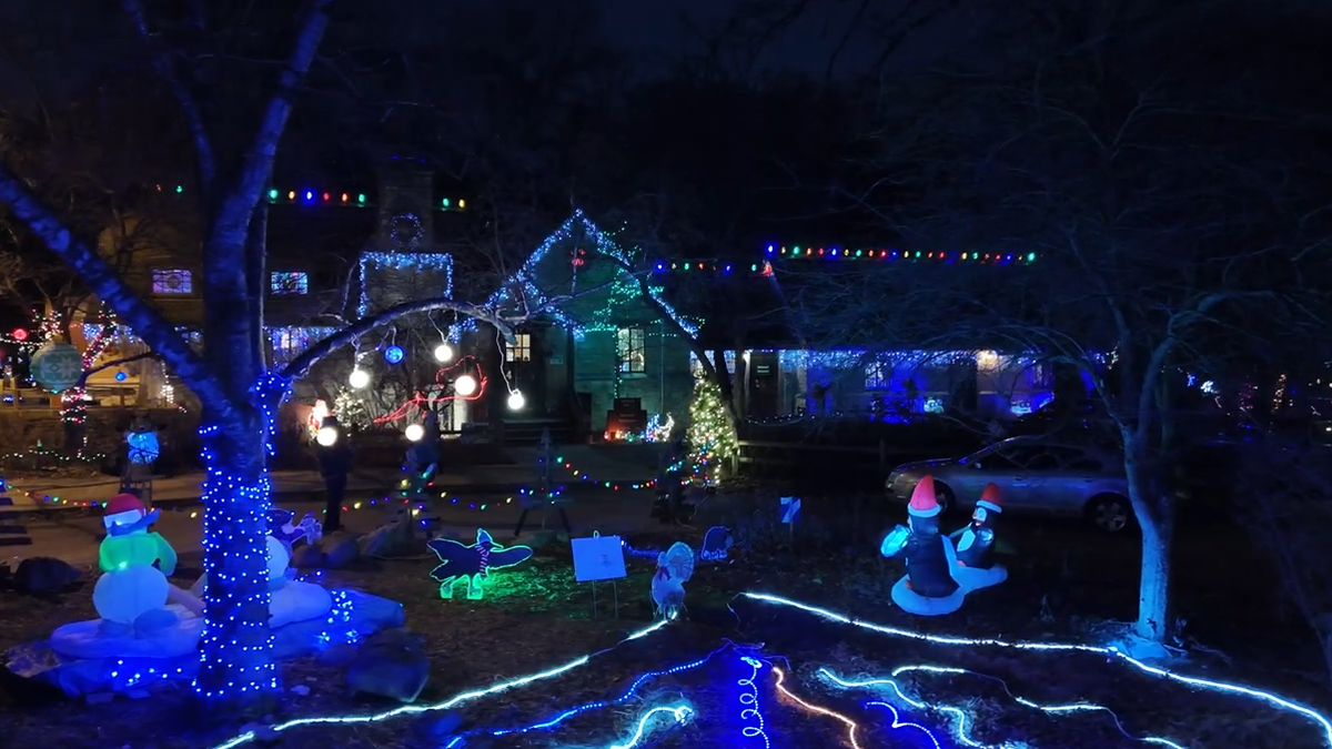 Walk through a twinkling lights winter wonderland in Milwaukee this ...