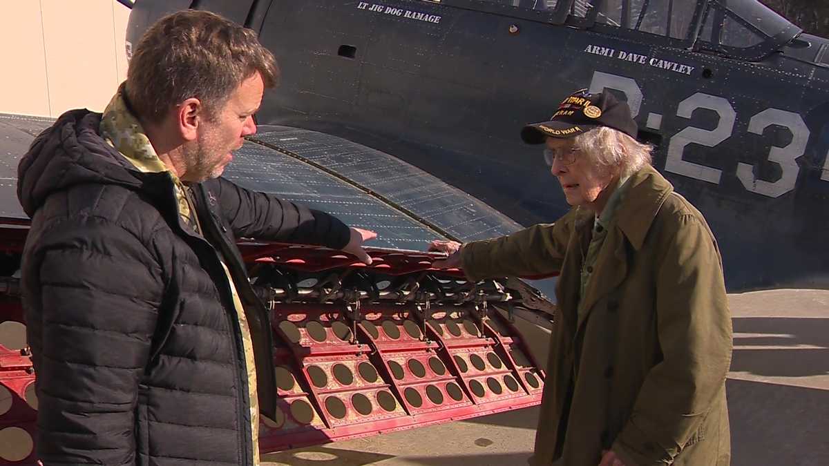 101-year-old WWII veteran visits Mass. heritage museum